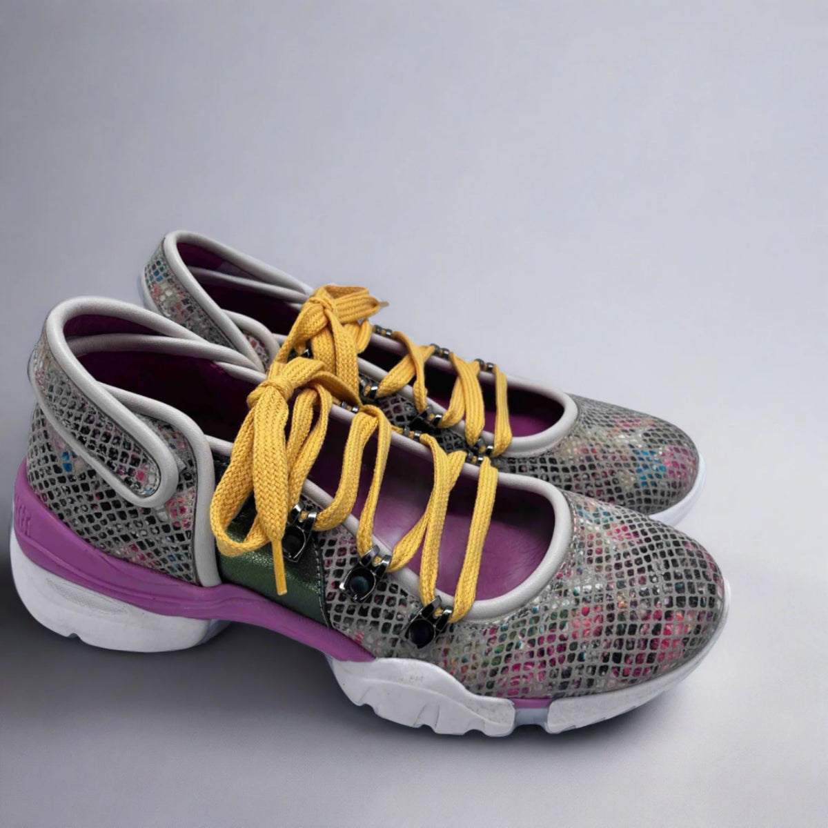 Chanii B "Adios" Multi green trainer – The Shoe Muse
